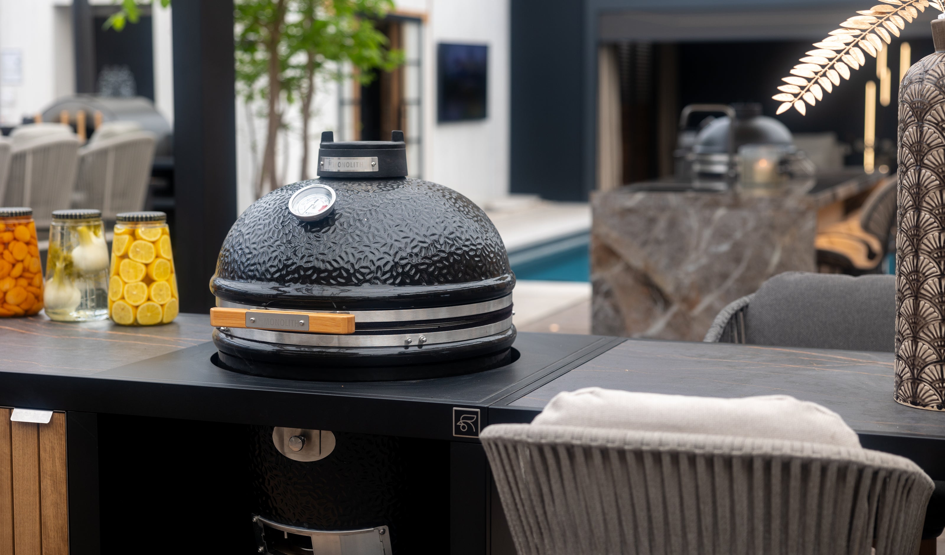Buitenkeuken met Kamado BBQ – Roostr Buitenkeukens